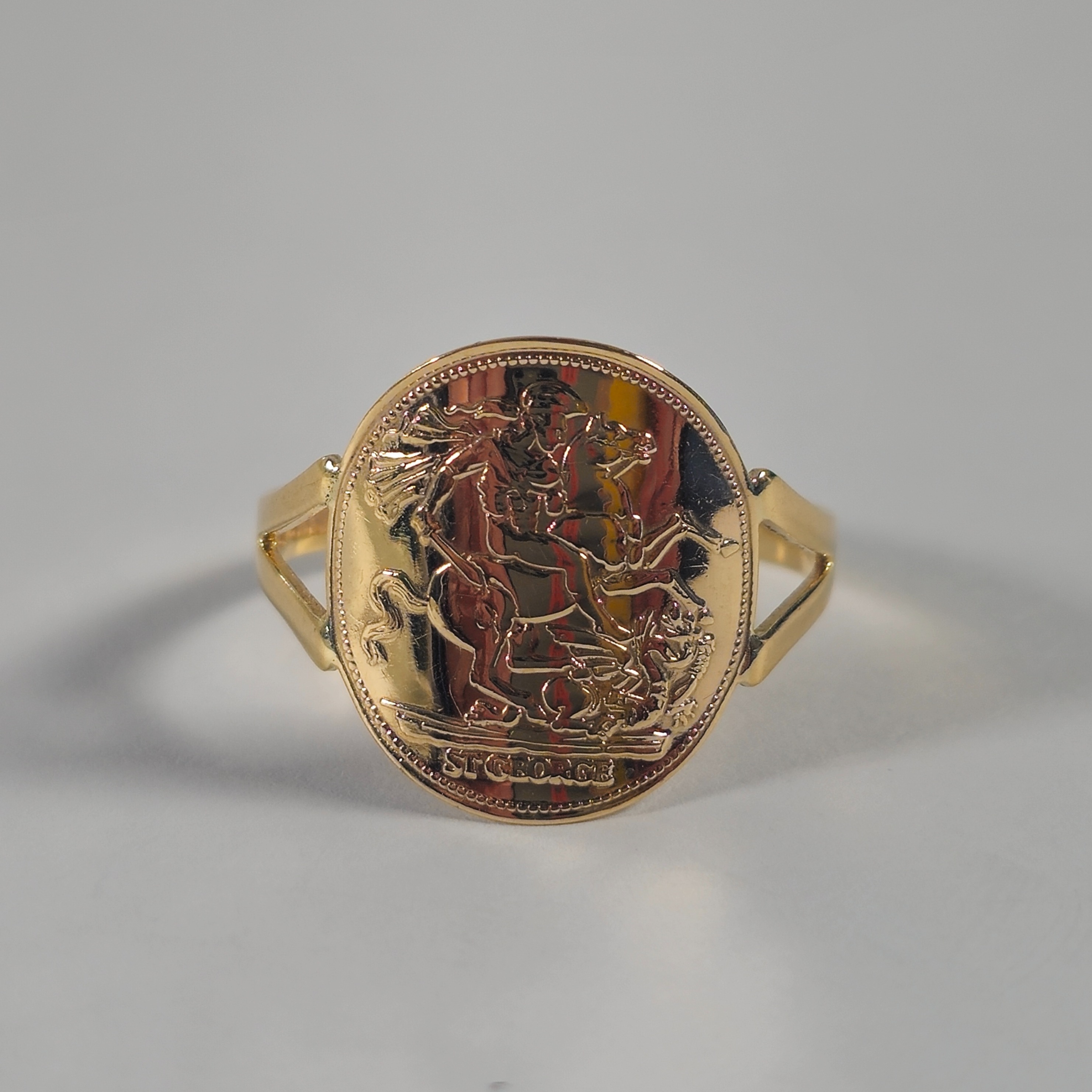Pre-owned 9ct Gold St George Coin Ring Size S - Own4Less